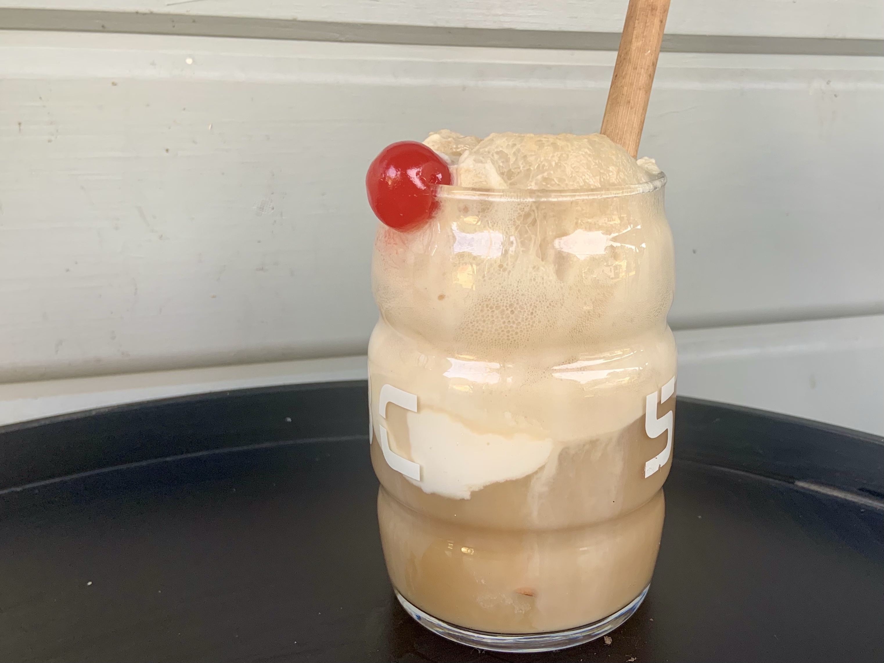 Boozy Root Beer Floats | Grey Skies & Rainbow Highs