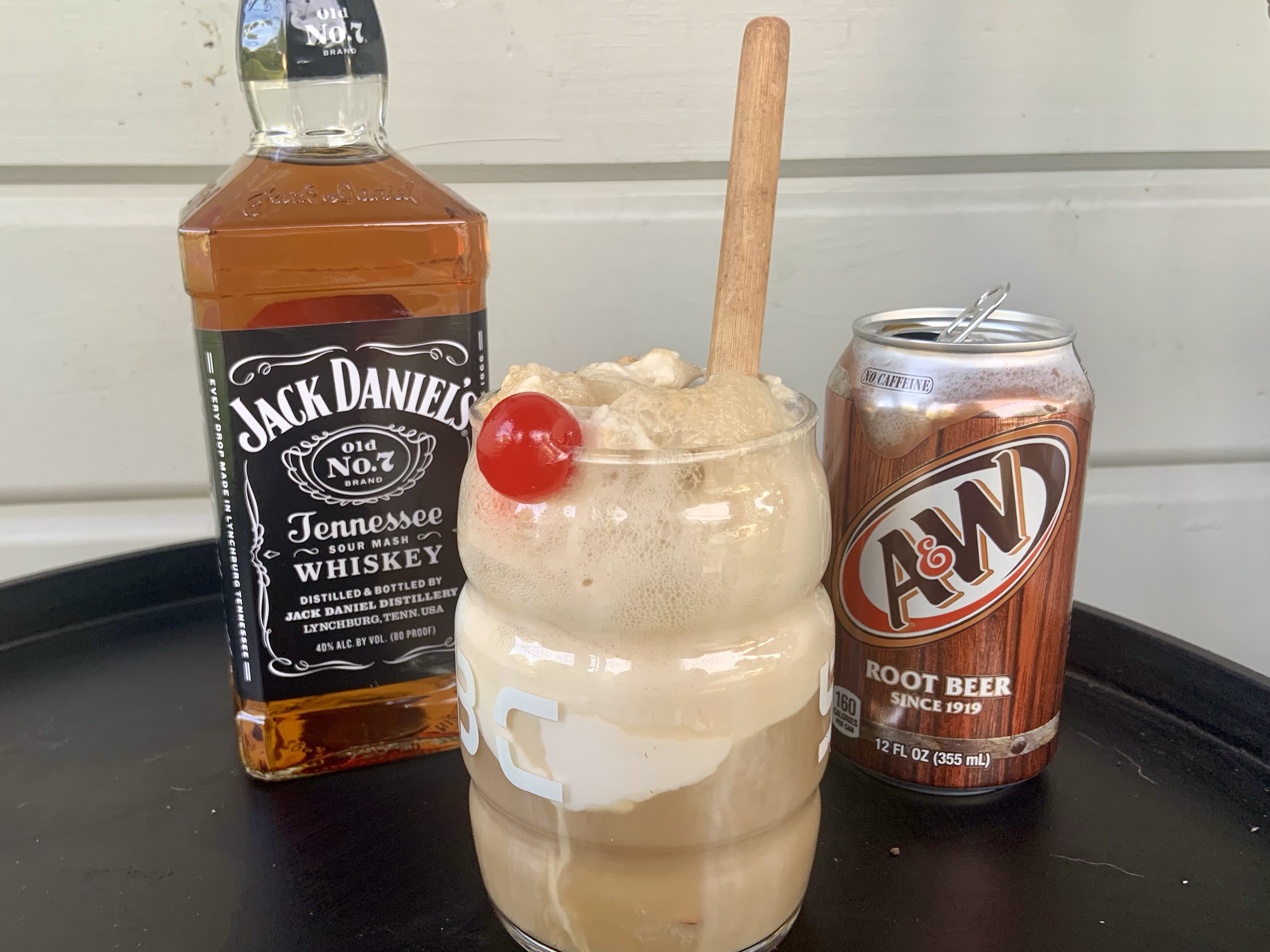 Boozy Root Beer Floats | Grey Skies & Rainbow Highs