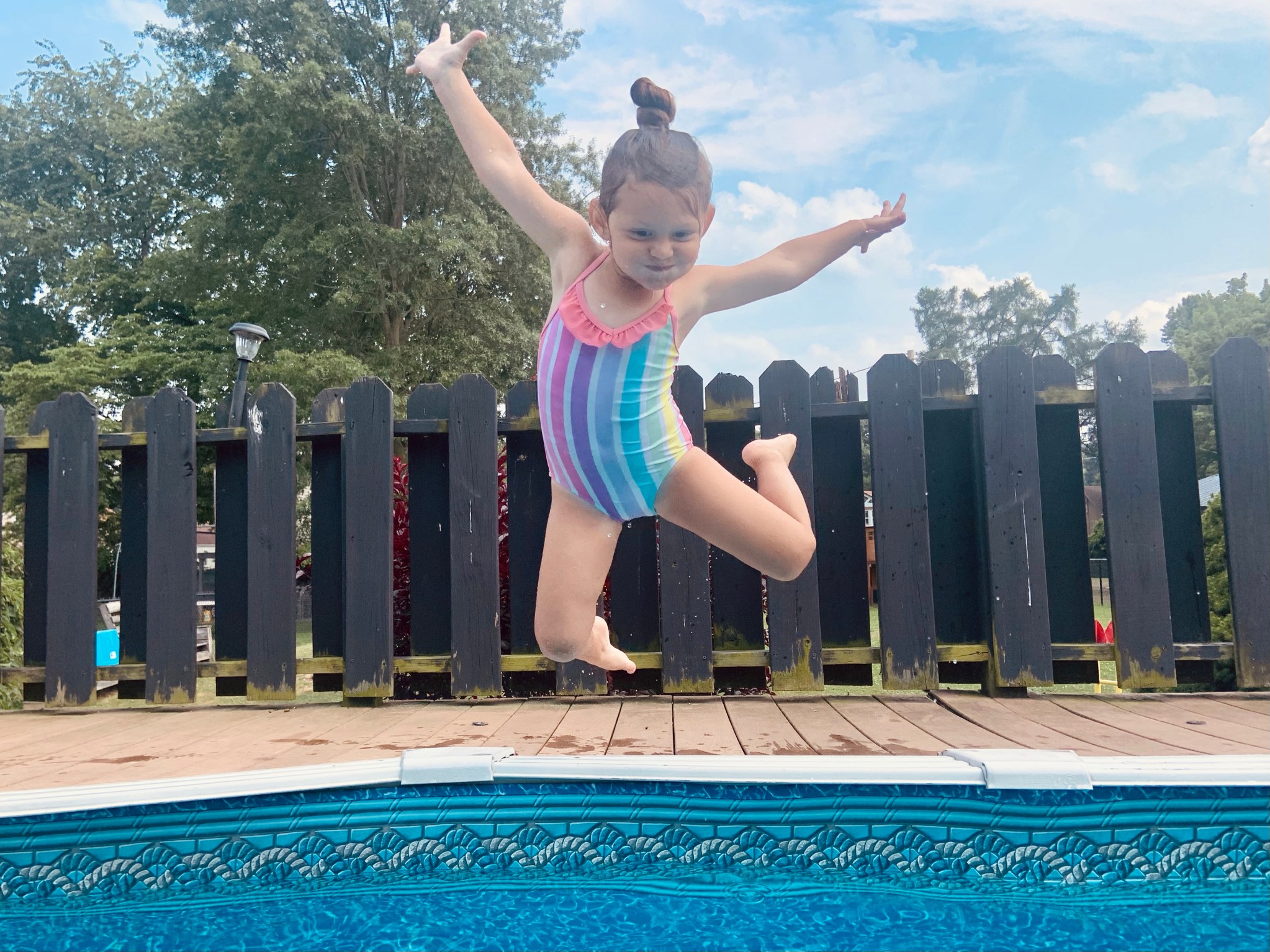 5 Tips to Help Your Toddler Swim Without Floaties | Grey Skies ...