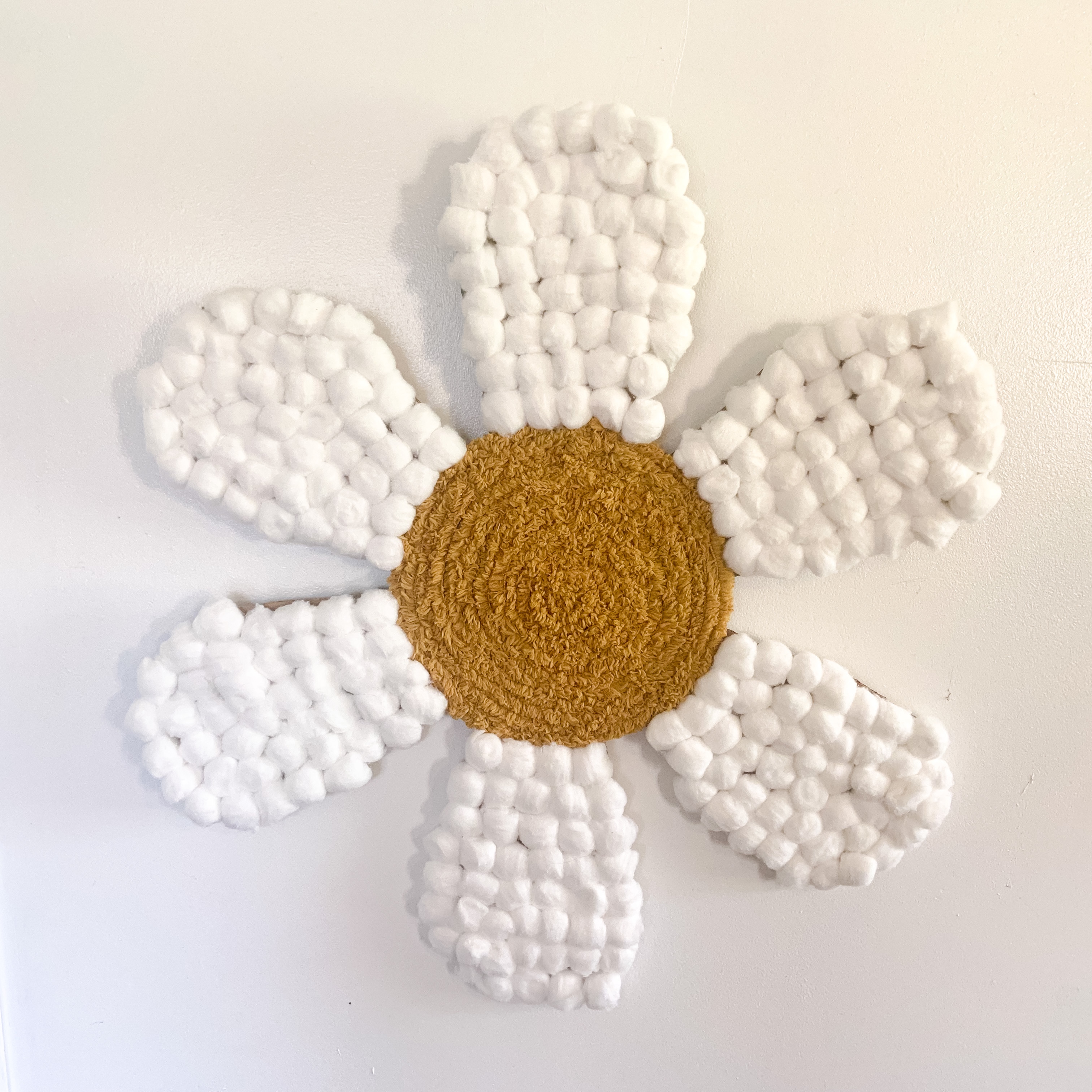 DIY GIANT Daisy Wall Hanging | Grey Skies & Rainbow Highs