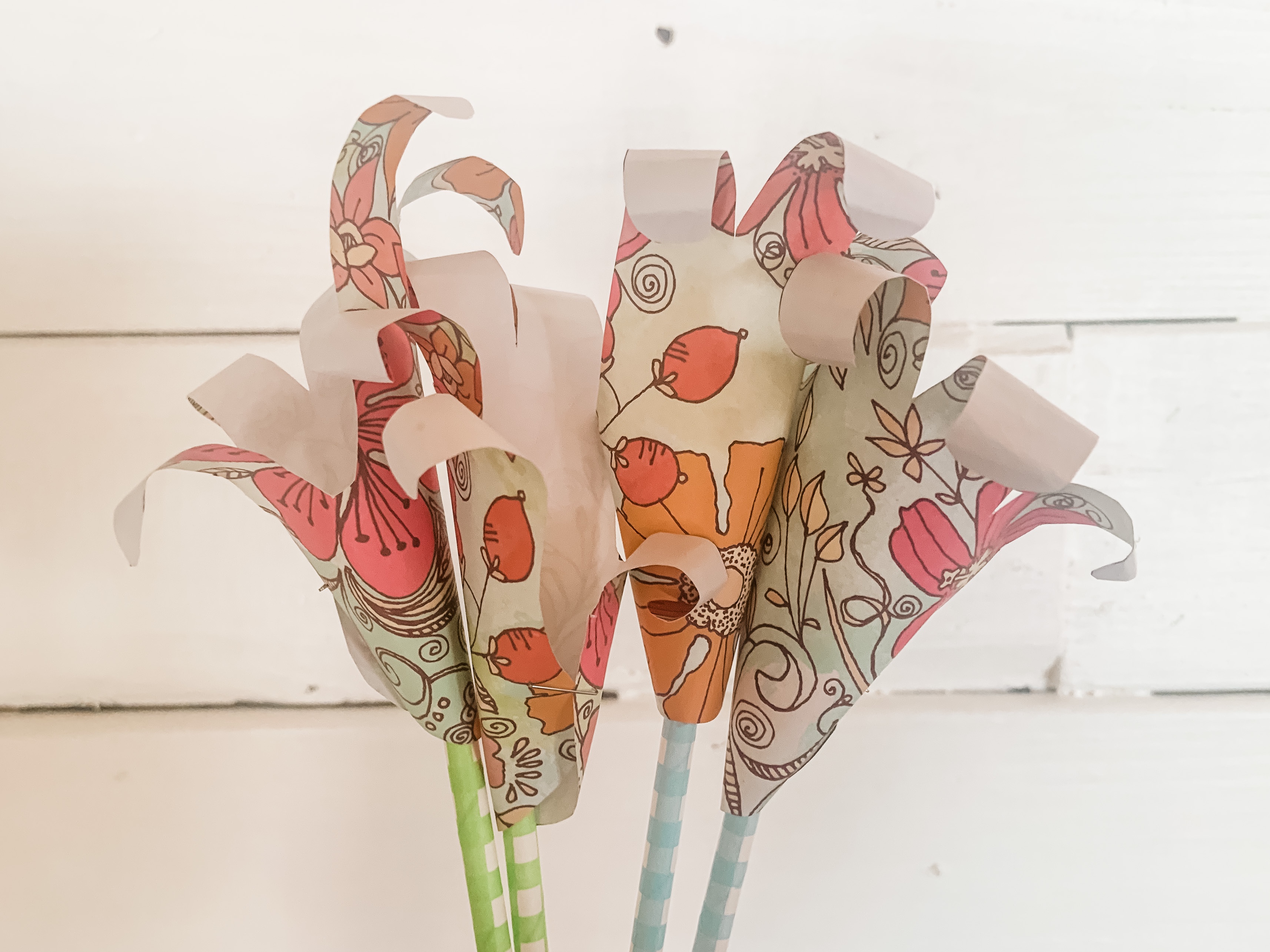DIY Hand Shaped Flower Bouquet | Grey Skies & Rainbow Highs